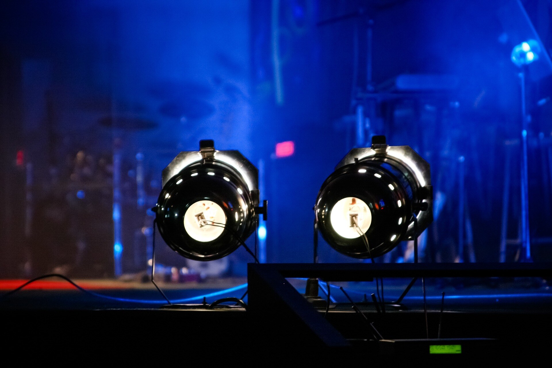 Fluorescent Light Alternatives For Office & Workspace Bulbs