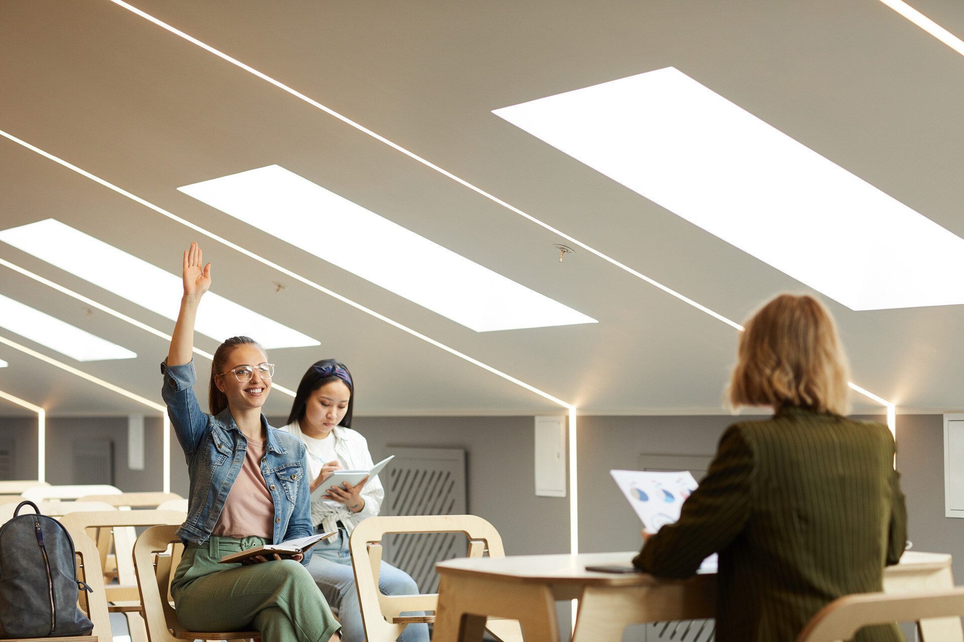 What is a Troffer Light? (Troffer vs Flat Panel Lighting Fixtures)